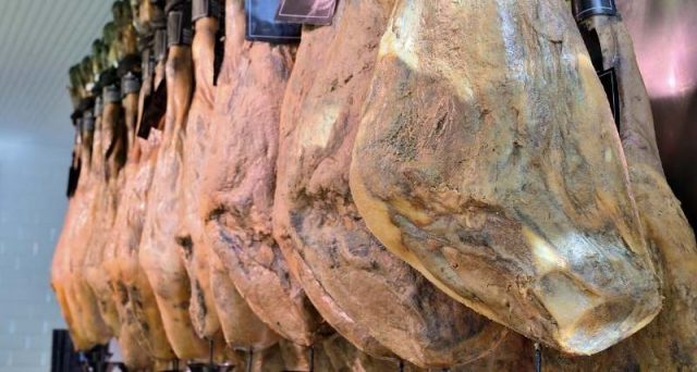 Spanish Ham: All about Jamon Serrano and Jamon Iberico (2...