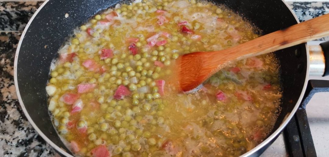 Spanish Peas and Ham (Guisantes con Jamón) Recipe (2026)