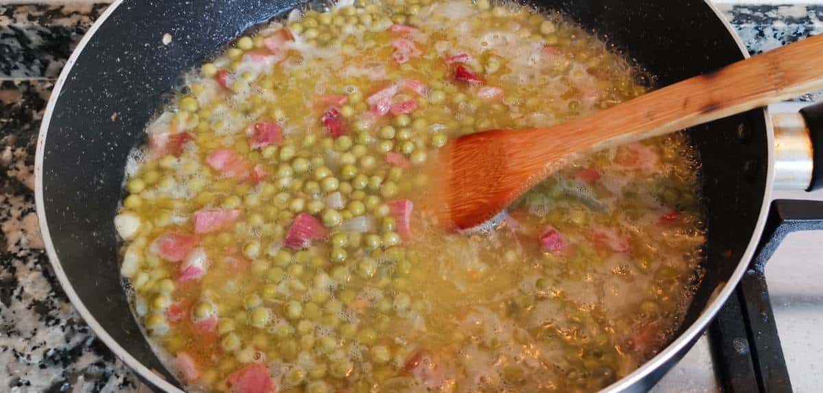 Spanish Peas and Ham (Guisantes con Jamón) Recipe (2026)
