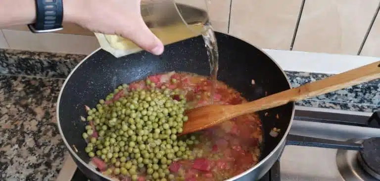 Spanish Peas and Ham Recipe (Guisantes con Jamón)